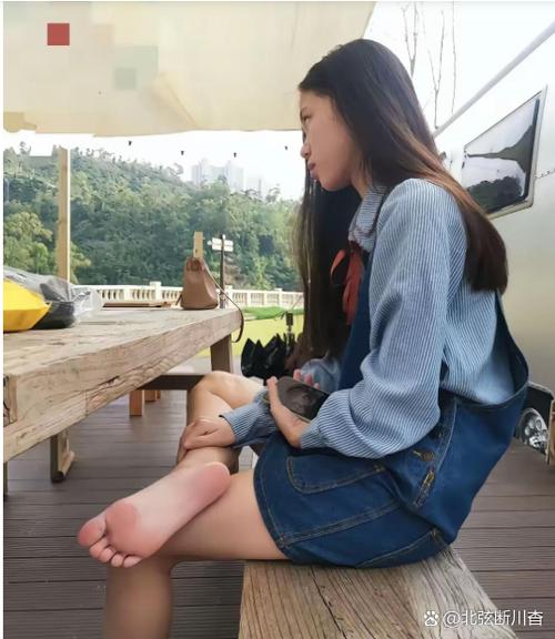女孩子为什么喜欢赤脚图标