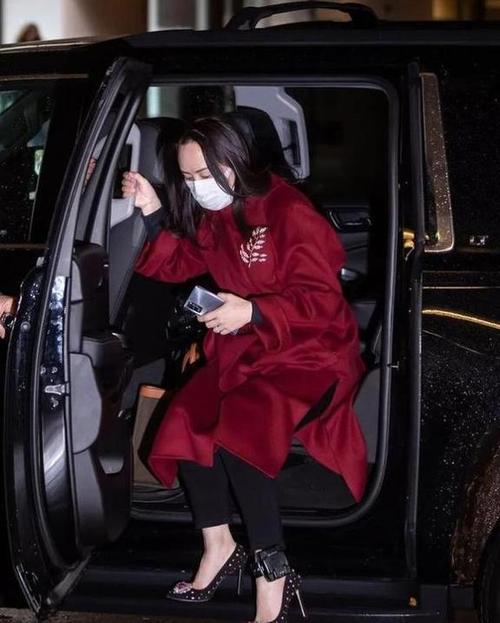 孟晚舟的衣服有多贵截图