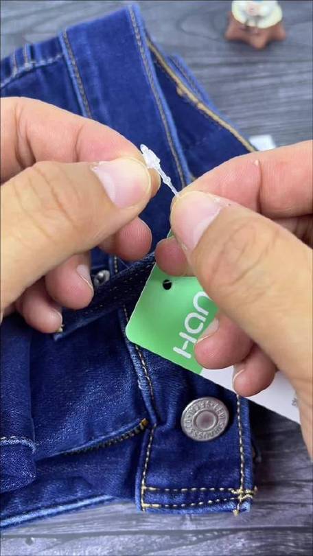 商场买衣服吊牌拆了还能换吗图标