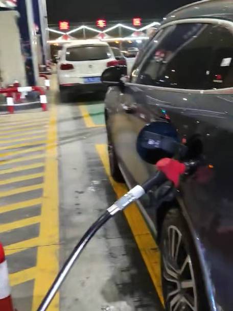 加油站晚上加油吗图标