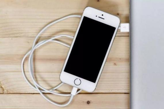 iphone充电器一拔就关机图标