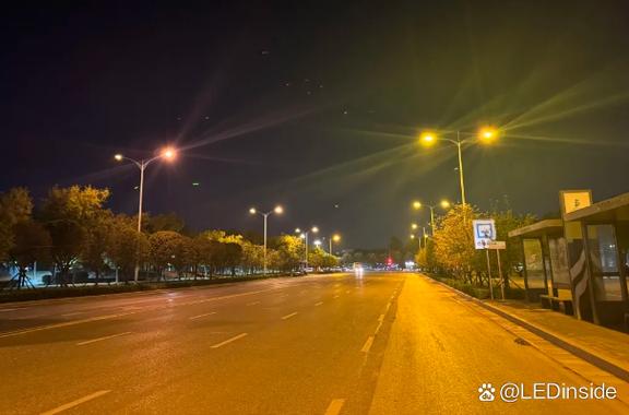 拍夜景有长长的光线截图