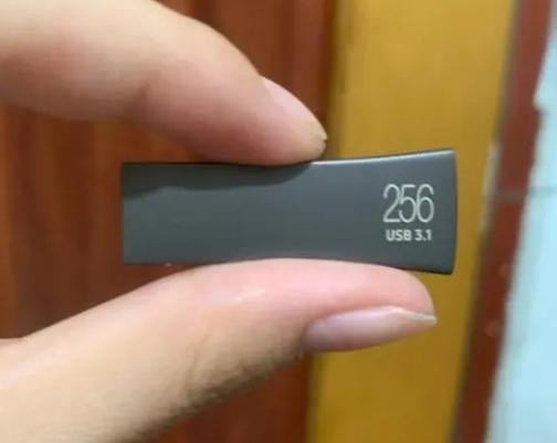 u盘从电脑拔出来里面东西没有了截图