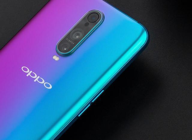 oppo手机闪光灯变蓝色