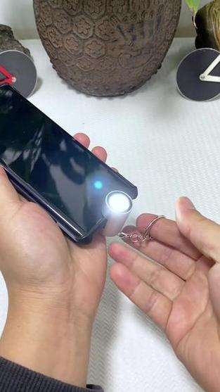 手机强光手电筒截图