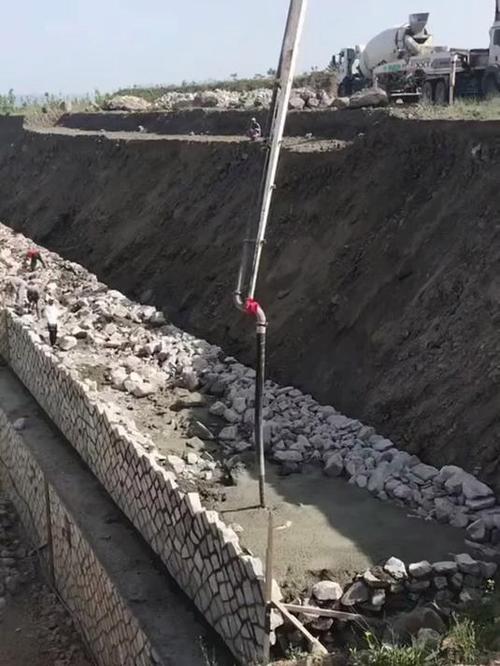 毛石混凝土挡墙做法截图