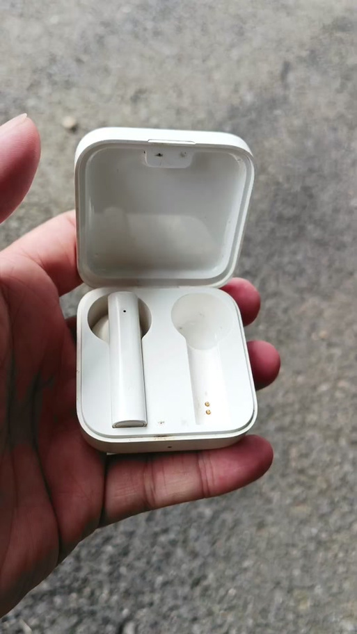 蓝牙耳机开盖不亮图标