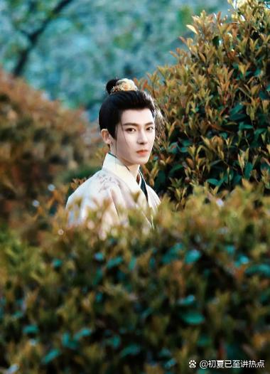 女尊世界的开局被妈妈强吻的小说在截图