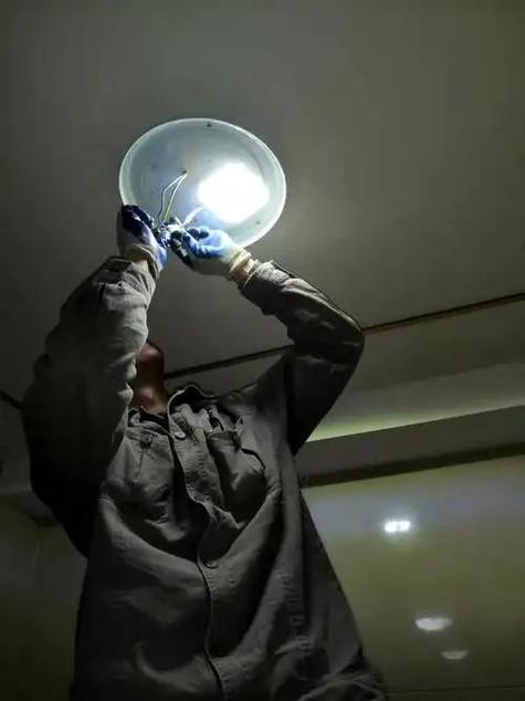 照明灯一闪一闪故障解决方法图标
