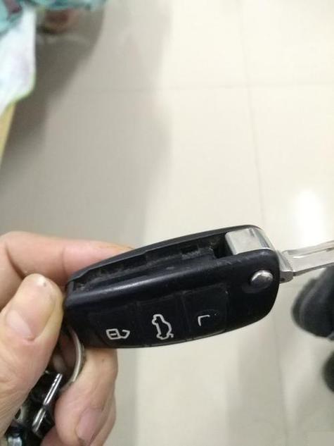 奇瑞车钥匙怎么打开换电池图标
