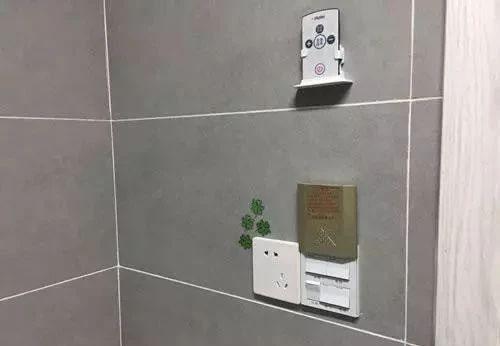在墙上打孔安装插座截图