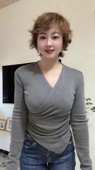 女生卷边的含义