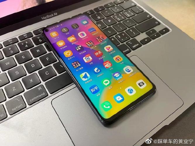 荣耀20边框顶部的小黑块是什么图标
