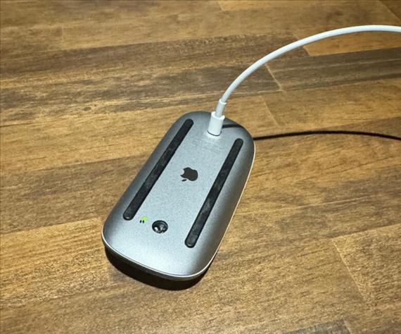 苹果鼠标充不进去电截图