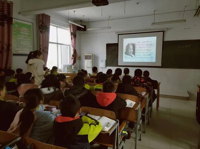 忆读书听课评课记录图标