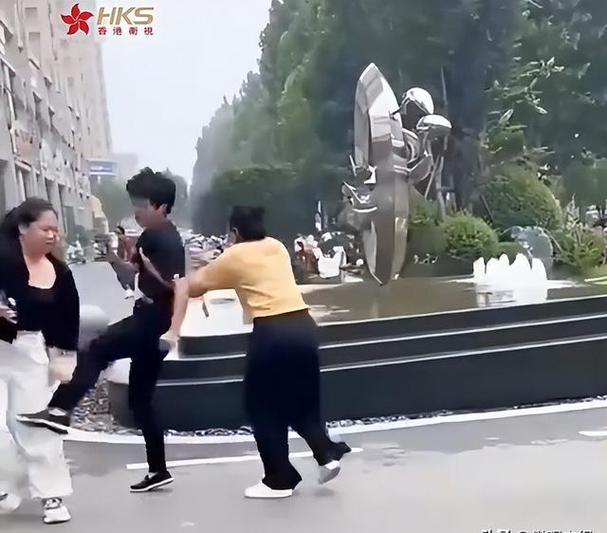 孩子敢打父母图标
