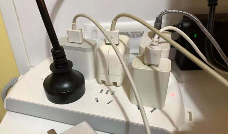 充电器插上只充一会就不充了图标