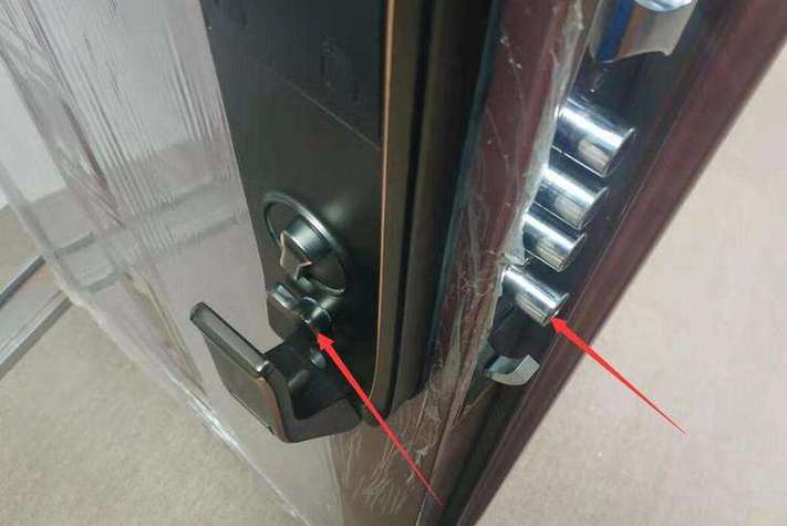 防盗门锁拧半圈拧不动截图