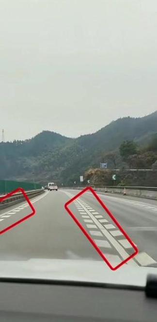 白色虚实线是什么意思图标