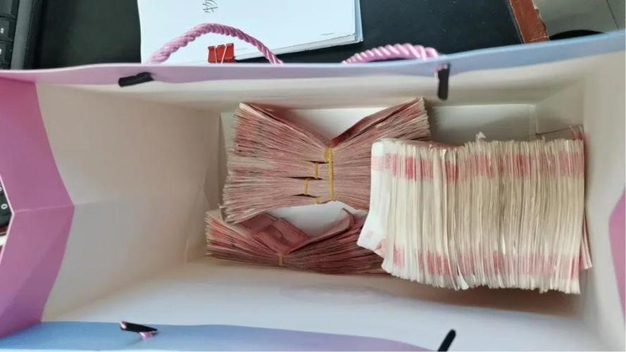十万块现金图片
