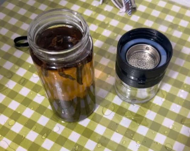 上下两层的茶杯使用方法截图