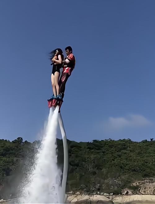 水上飞人男女抱在一起好吗截图