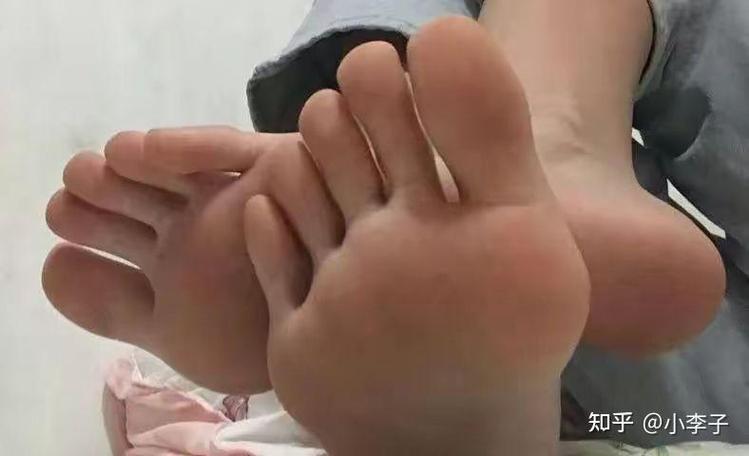 恋脚癖男人容易出轨吗图标