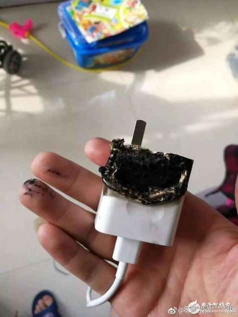 手机充电器充电时产生电火花截图