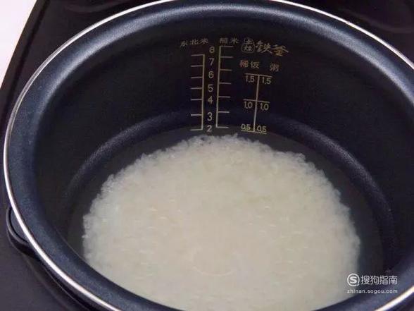 电饭煲煮饭放多少水图标