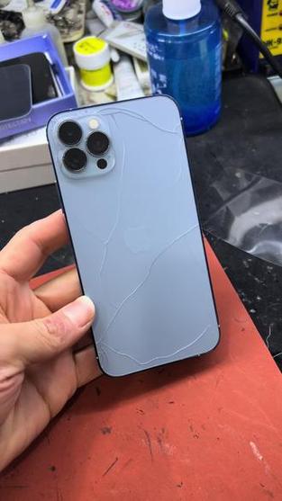 苹果x背面摔碎了图标