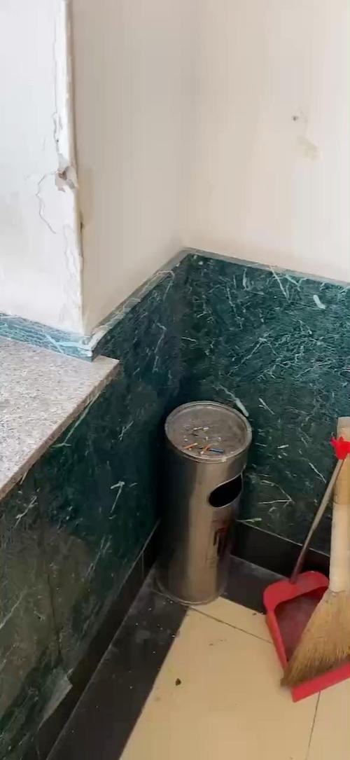 商场楼梯间可以抽烟吗图标