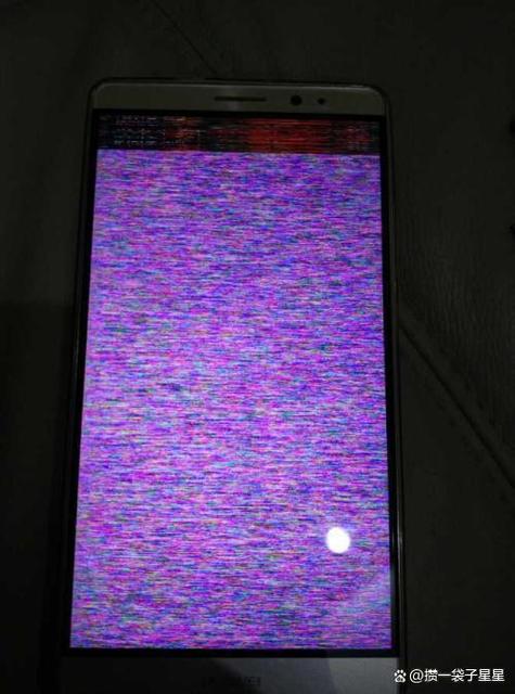 手机屏幕上下跳并不断闪图标