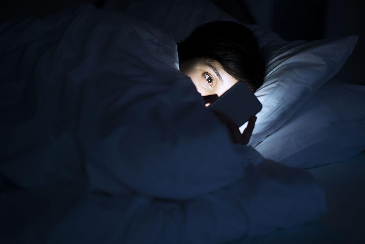 晚上长期关灯玩手机会怎么样图标