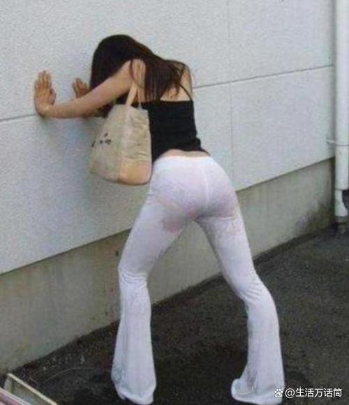 女生一个人逛街尴尬吗图标