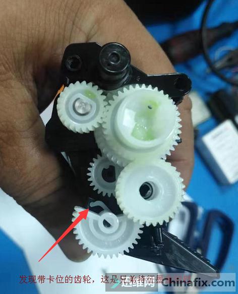 墨粉用尽更换墨盒