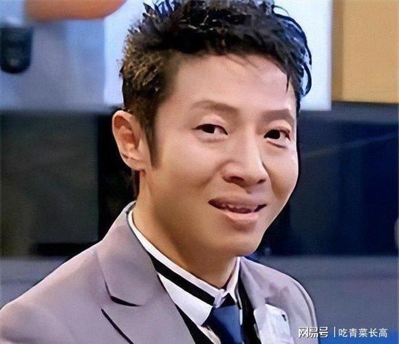 撒贝宁爷爷背景图标