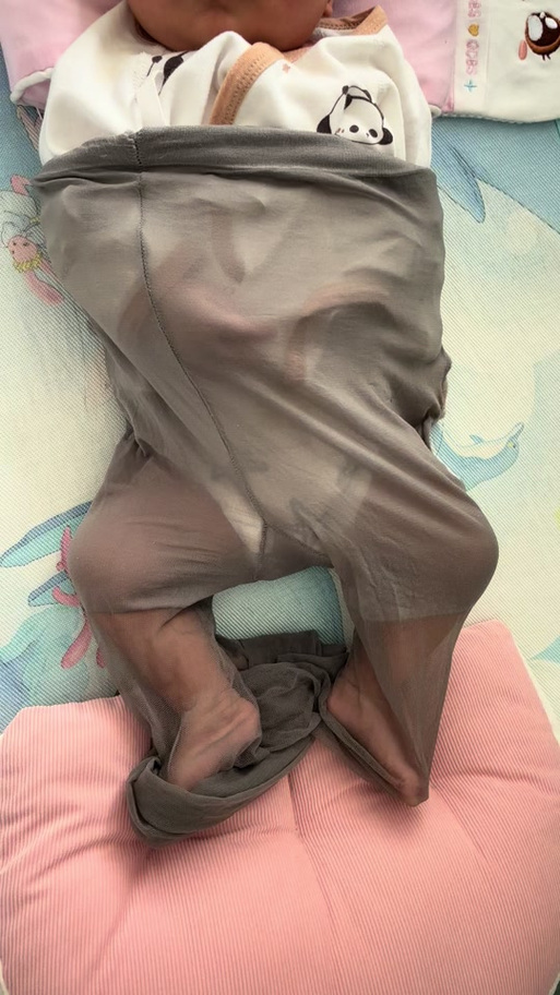 如何用一条丝袜把自己裹起来图标