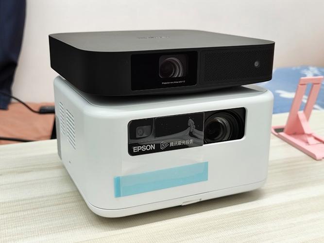 爱普生投影仪开机一会就自动保护截图