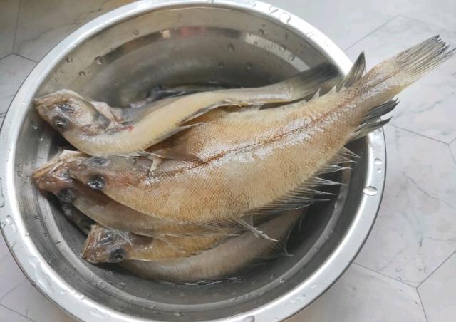 比目鱼如何清洗处理内脏视频图标