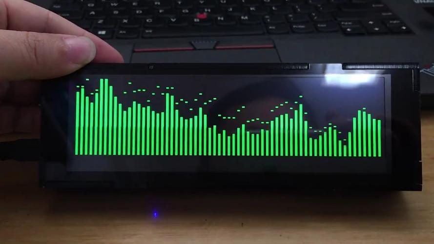 屏幕上显示音乐播放器截图