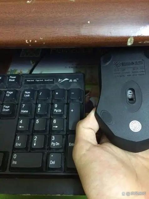 电脑鼠标键盘开机没反应