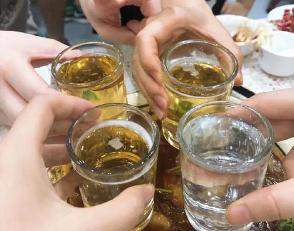五六瓶啤酒相当于多少白酒图标