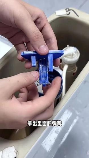 马桶盖按钮按下去弹不上来怎办呀截图