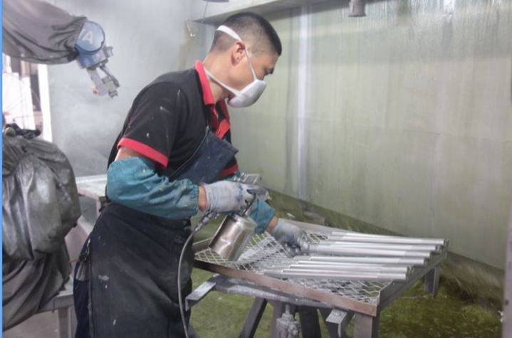 附近喷漆工一天400元图标