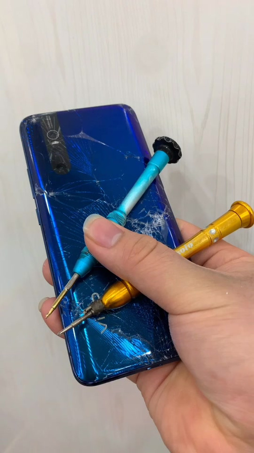 手机壳开裂了是什么原因