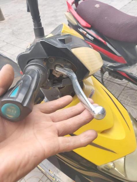 电动车刹车很硬捏不动图标
