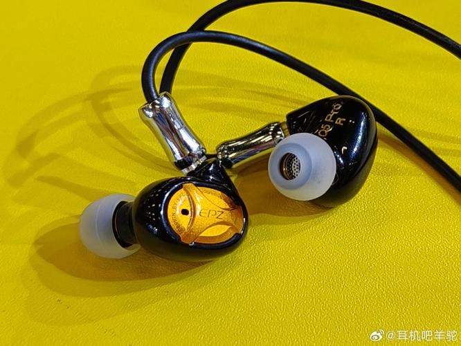 耳机只有一面有声音