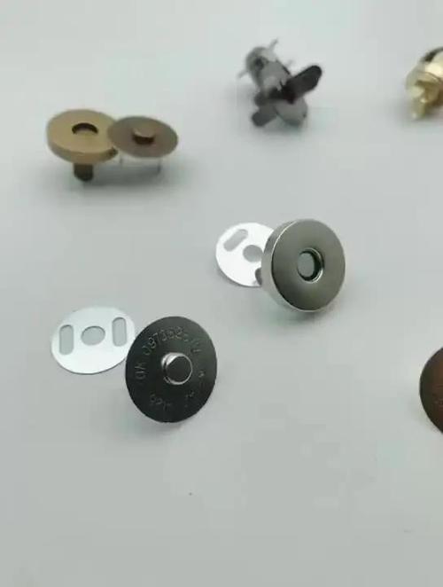 新衣服磁铁扣如何用手工取图标