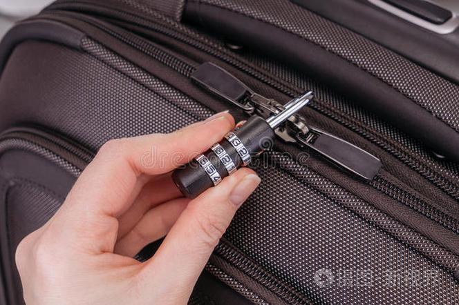 怎样把箱子的锁打开图标