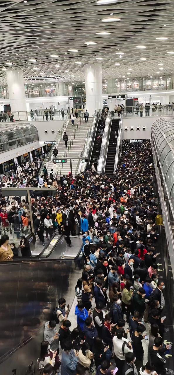 《拥挤的地铁》推文图标